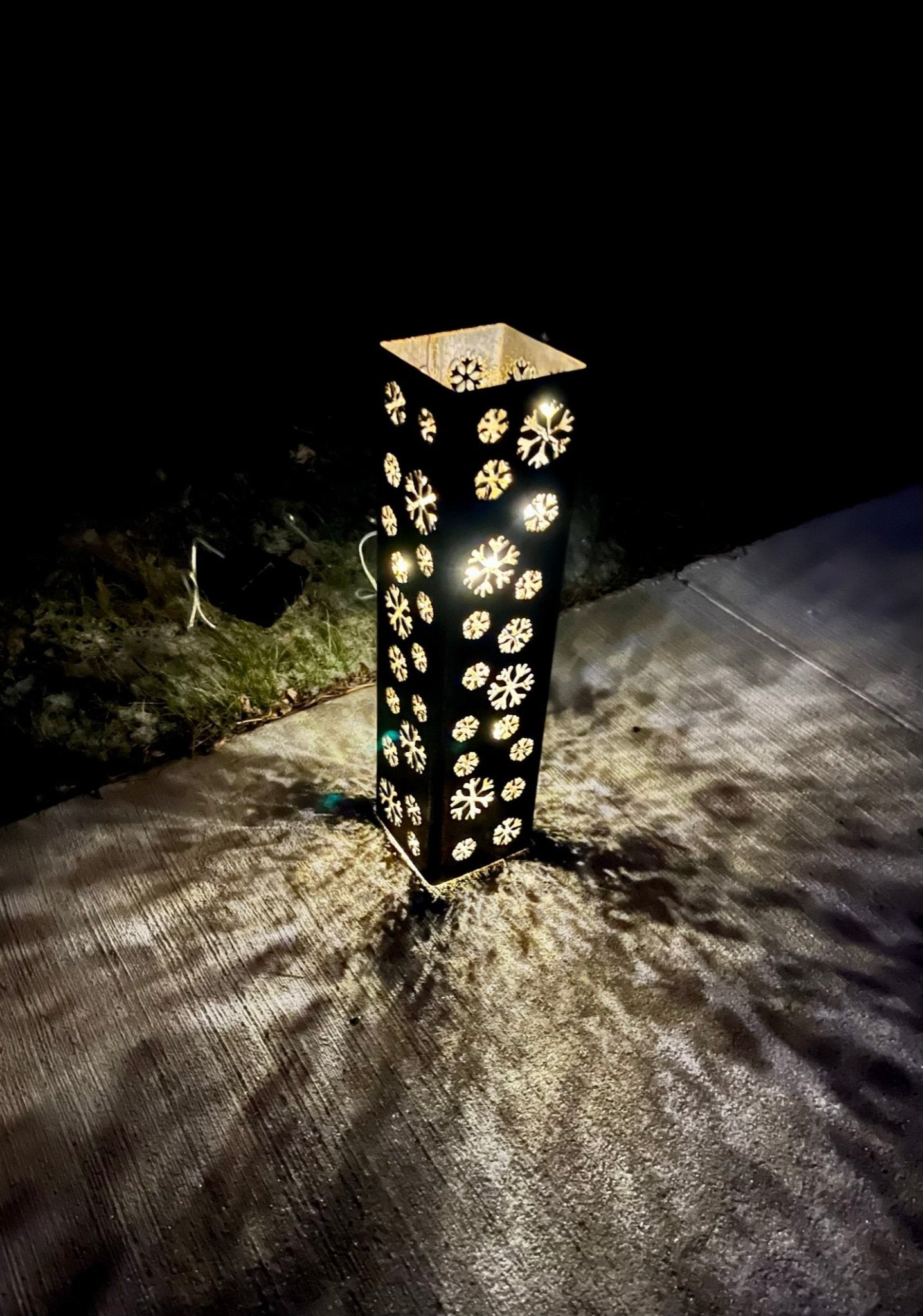 Snowflake Steel Solar Luminary Pillar | 12 in. – Northern Forge, LLC